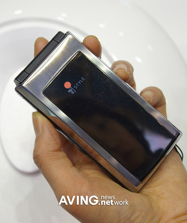 LG to present its metallic material mobile phone ‘LG-SV260’