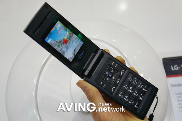 LG to present its metallic material mobile phone ‘LG-SV260’