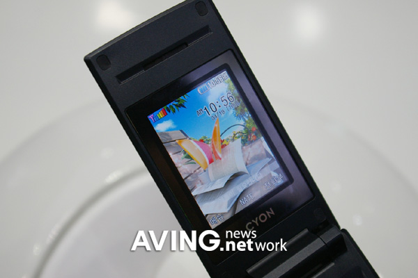 LG to present its metallic material mobile phone ‘LG-SV260’