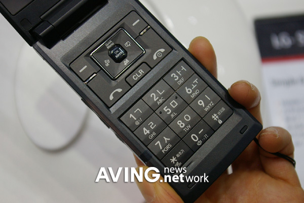 LG to present its metallic material mobile phone ‘LG-SV260’