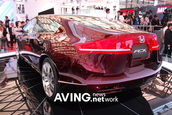 Honda to present its new generation of FCX concept car