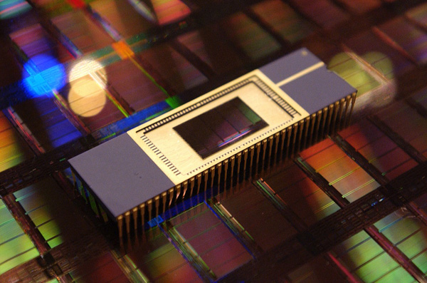 Samsung first to mass produce 16Gb NAND flash