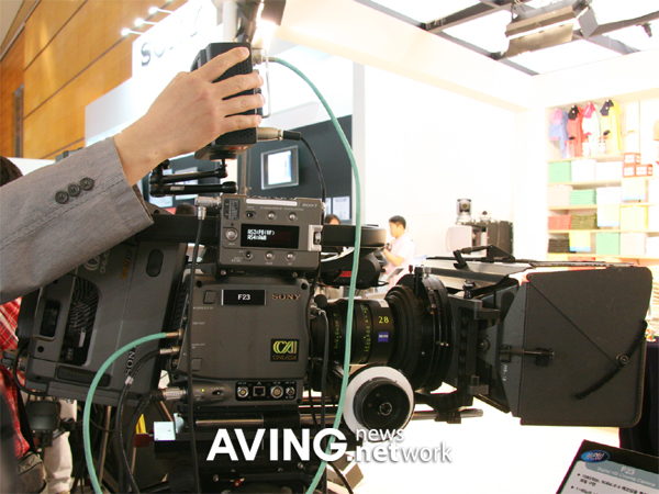 Sony to present its high-end cinema camera 'F23'