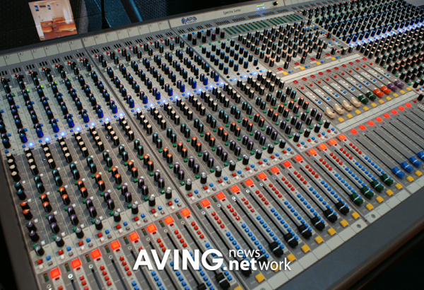 APB Dynasonics to present 32 channel console 'Spectra Series'