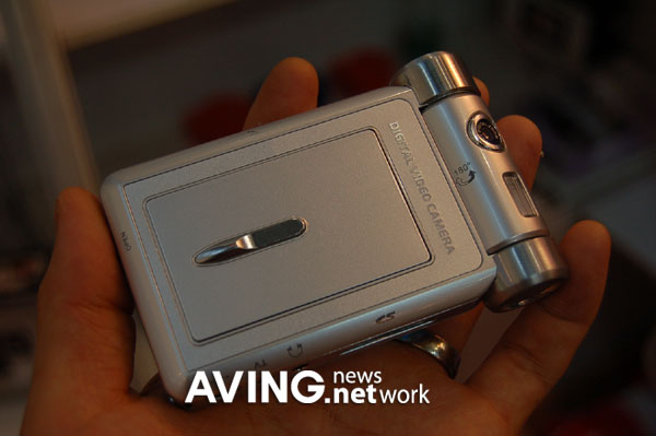 Daidaixing to present lens-rotating digital camera