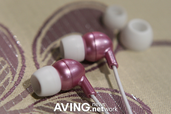 Six pearl pastel-colored earphones for female users