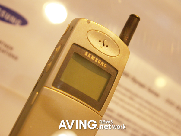 Samsung to showcase its cellular phone commemorating 2000 Olympic