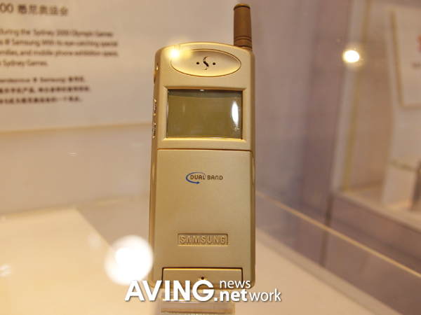 Samsung to showcase its cellular phone commemorating 2000 Olympic