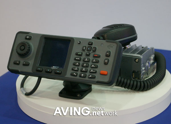 EADS to present car-use TETRA handset 'TMR880i'