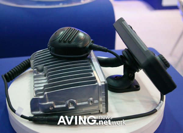 EADS to present car-use TETRA handset 'TMR880i'