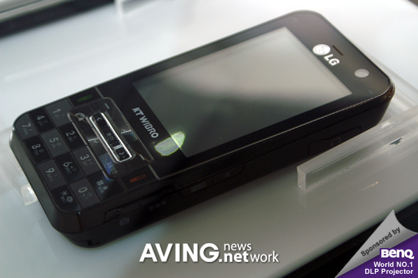 Digital device adapting KT Wibro service(1) - LG Chocolate PDA phone