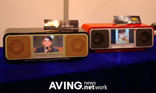 Box type music player featuring 7-inch LCD display