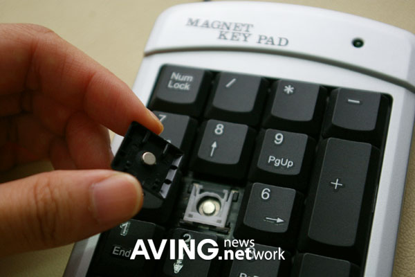 New concept keyboard adopting magnetic levitation