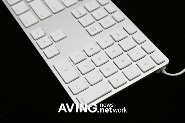 8.4mm-thick Apple Keyboard