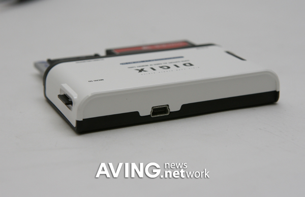 'DIGIX Super Multi Reader' adapted to 61 kinds of memory cards