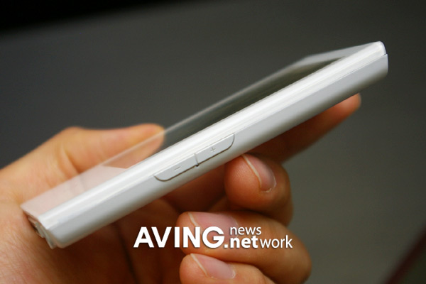 Bluetooth video MP3P 'YP-P2' with 16:9 wide screen