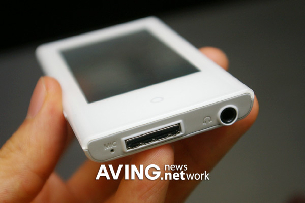 Bluetooth video MP3P 'YP-P2' with 16:9 wide screen