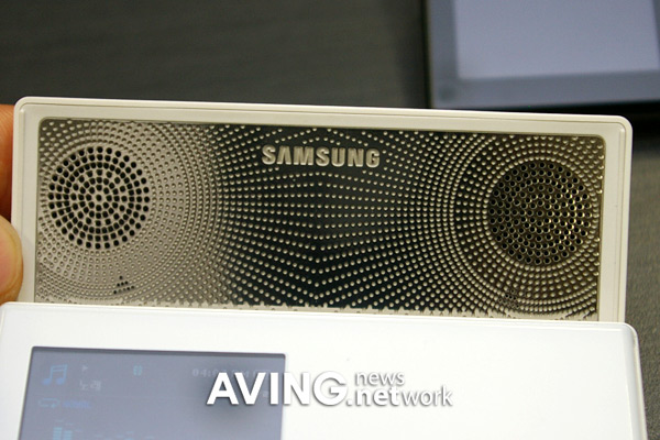 Samsung to unveil its MP3P 'YP-S5' with stereo speaker