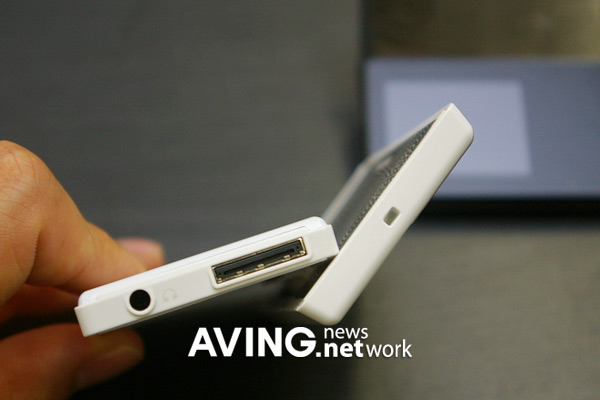 Samsung to unveil its MP3P 'YP-S5' with stereo speaker