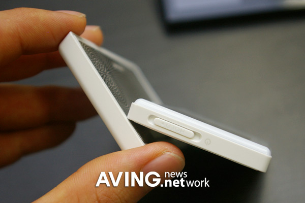 Samsung to unveil its MP3P 'YP-S5' with stereo speaker