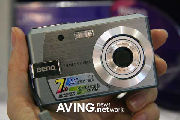 BenQ 7M digital camera 'DC E720' featuring PictBridge