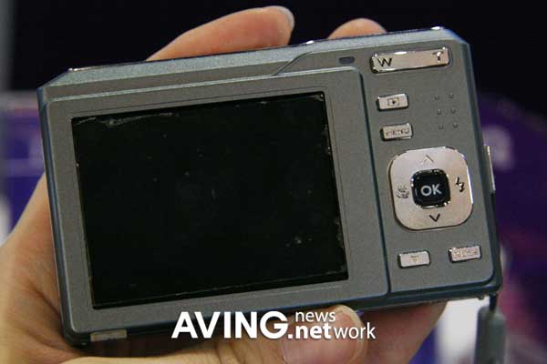 BenQ 7M digital camera 'DC E720' featuring PictBridge