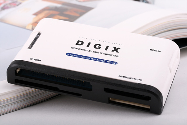 'DIGIX Super Multi Reader' supporting 61 kinds of memory cards