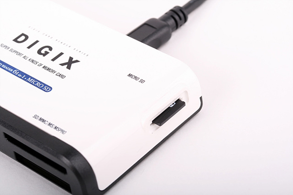 'DIGIX Super Multi Reader' supporting 61 kinds of memory cards