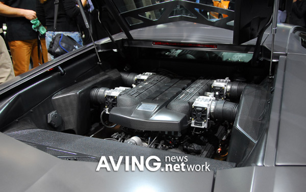 Lamborghini to unveil its new supercar 'Reventon' - Detailed Image
