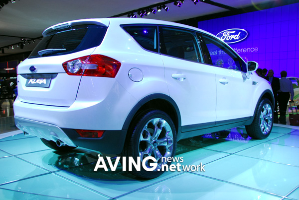 Ford to present its crossover concept car 'KUGA'