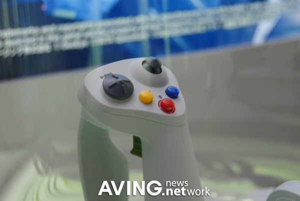 Controller for 'Ace Combat 6' unveiled