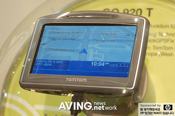 [Flagship model] TomTom's navigation determined by sensing the gravity