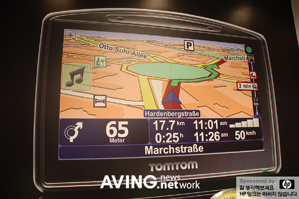 [Flagship model] TomTom's navigation determined by sensing the gravity
