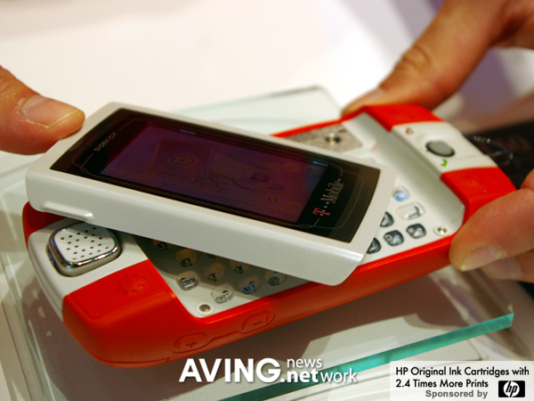 [Flagship model] Sharp mobile phone adopting qwerty keyboard