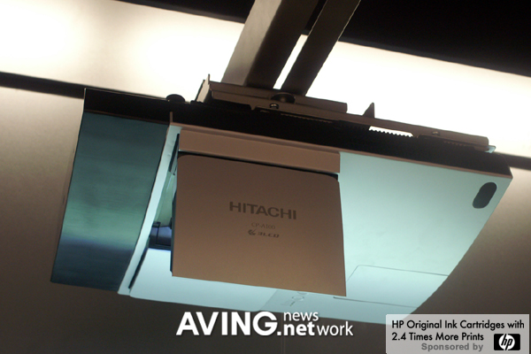 HITACHI to introduce its short-throw LCD projector