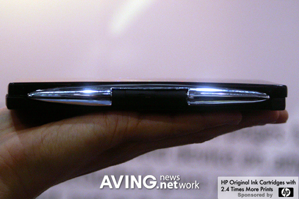 DataWind portable multimedia device 'PocketSurfer2'