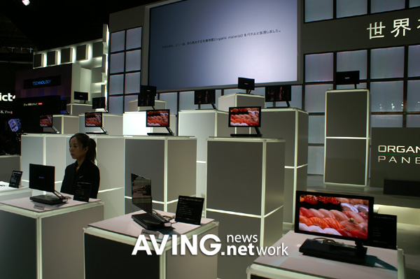 Sony to unveil world's first OLED TV 'XEL-1'