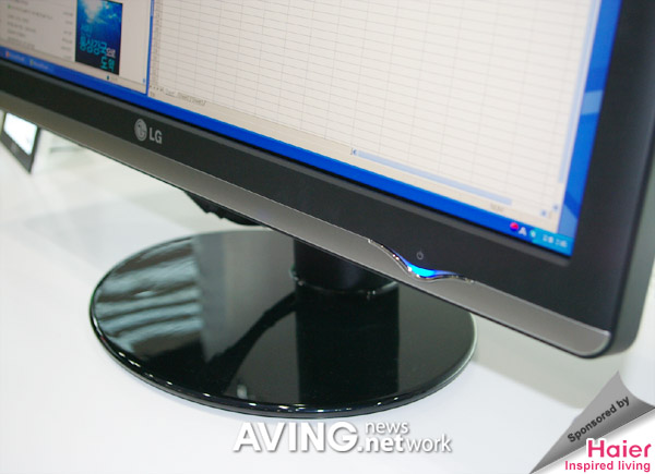 LG to present its 30-inch wide monitor 'W3000H'