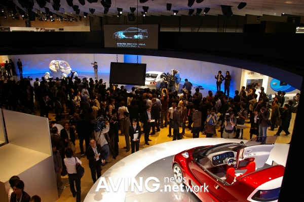 Nissan to unveil its new compact convertible concept car 'Round Box ...