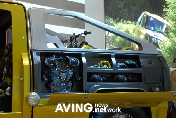 SUZUKI to present new CUV(Crossover Utility Vehicle) concept car 'X-HEAD'