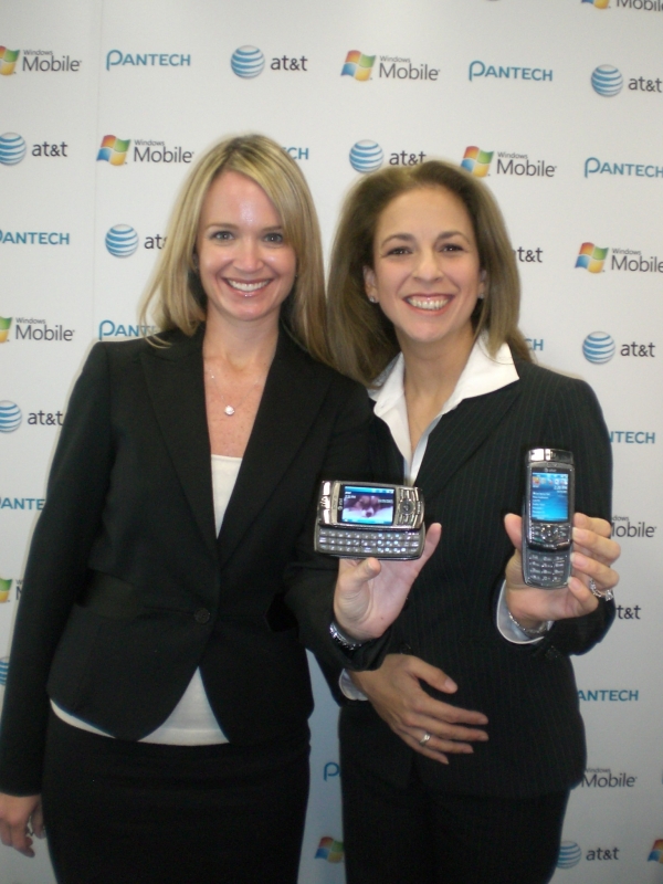 'Pantech Duo' challenges US smart phone market