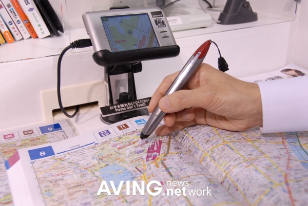 An easy to use navigation device with a pen-shaped system