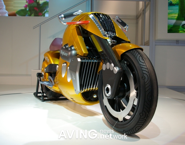 SUZUKI to display its concept motorcycle 'Biplane'