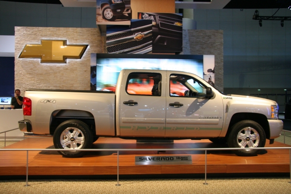Chevrolet to roll out its world premiere 'Silverado Hybrid Pickup'