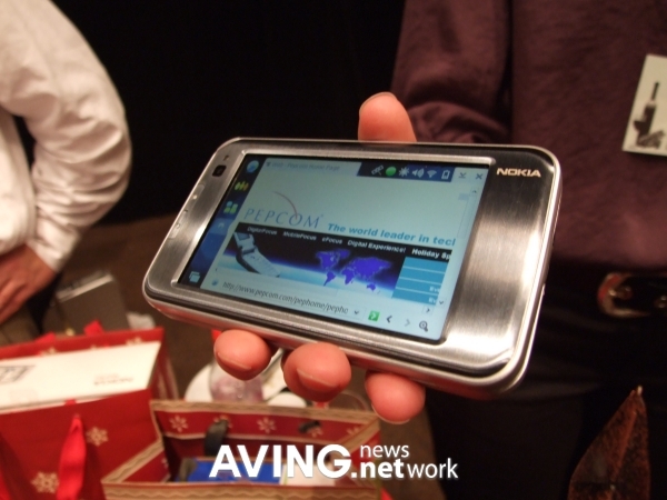 Nokia's Internet tablet 'N810' aimed at iPod Touch