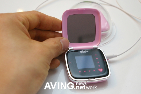Innoman to launch pink-color Barbie mp3 player 'B2' featuring a mirror