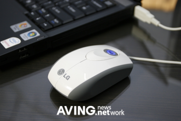 LG laser mouse 'XM-900' adopting 4D scrolling wheel