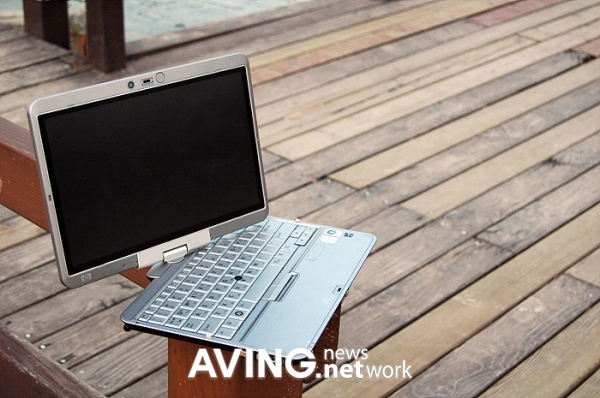 A 12-inch slim convertible tablet pc 'HP Compaq 2710p'