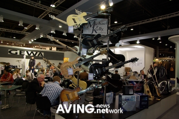 [Global Music World]GEWA to present its electric guitar, 'Screech ...
