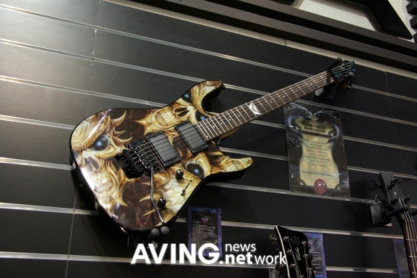 [Global Music World]GEWA to present its electric guitar, 'Screech ...